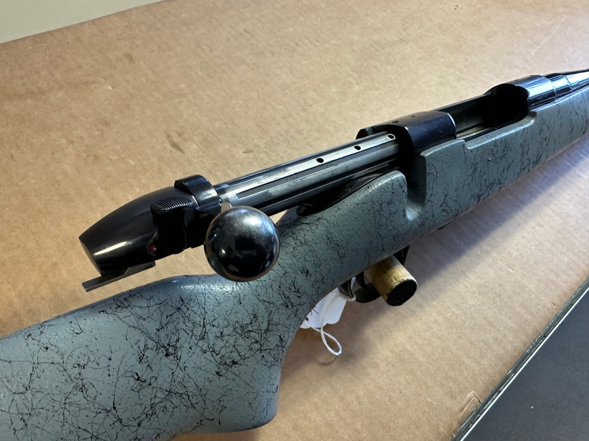 Weatherby MODEL MARK V Bolt Action Rifle Gray Raised Monte Carlo stock ...