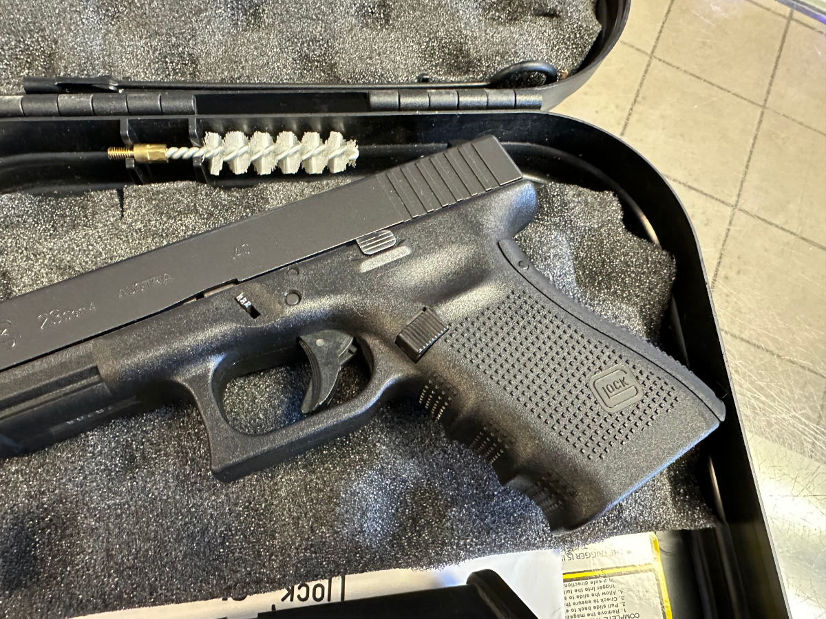 Glock MODEL 23 SEMI-AUTO PISTOL 4 INCH BARREL 13+1 MAG ORIGINAL CASE ...