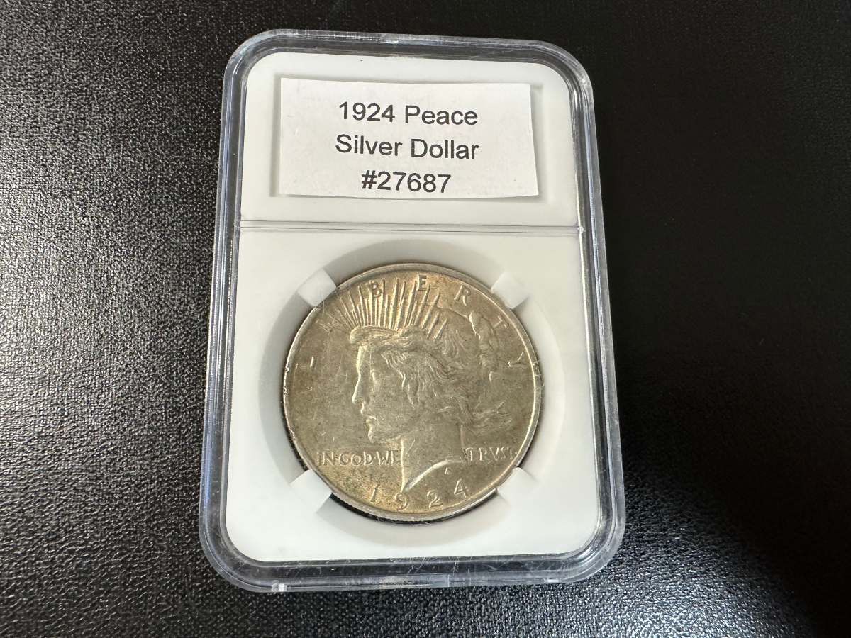 1924 Peace Victory Dollar In Great Condition Nice Plastic Holder ...