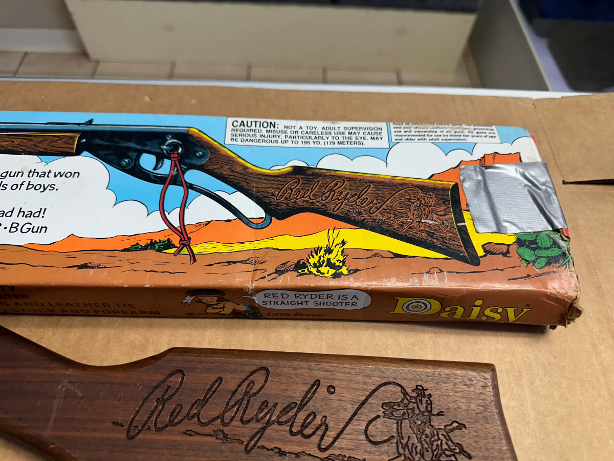 NICE LOT OF TWO VINTAGE DAISY AIR RIFLES ONE COMES WITH ORIGINAL BOX ...