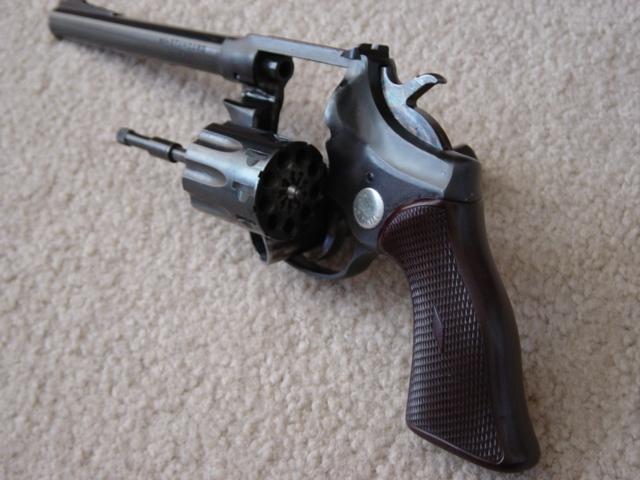 Hi-Standard Sentinel, R-100 Series, .22 Lr, 9-Shot - Aged Well For Sale ...