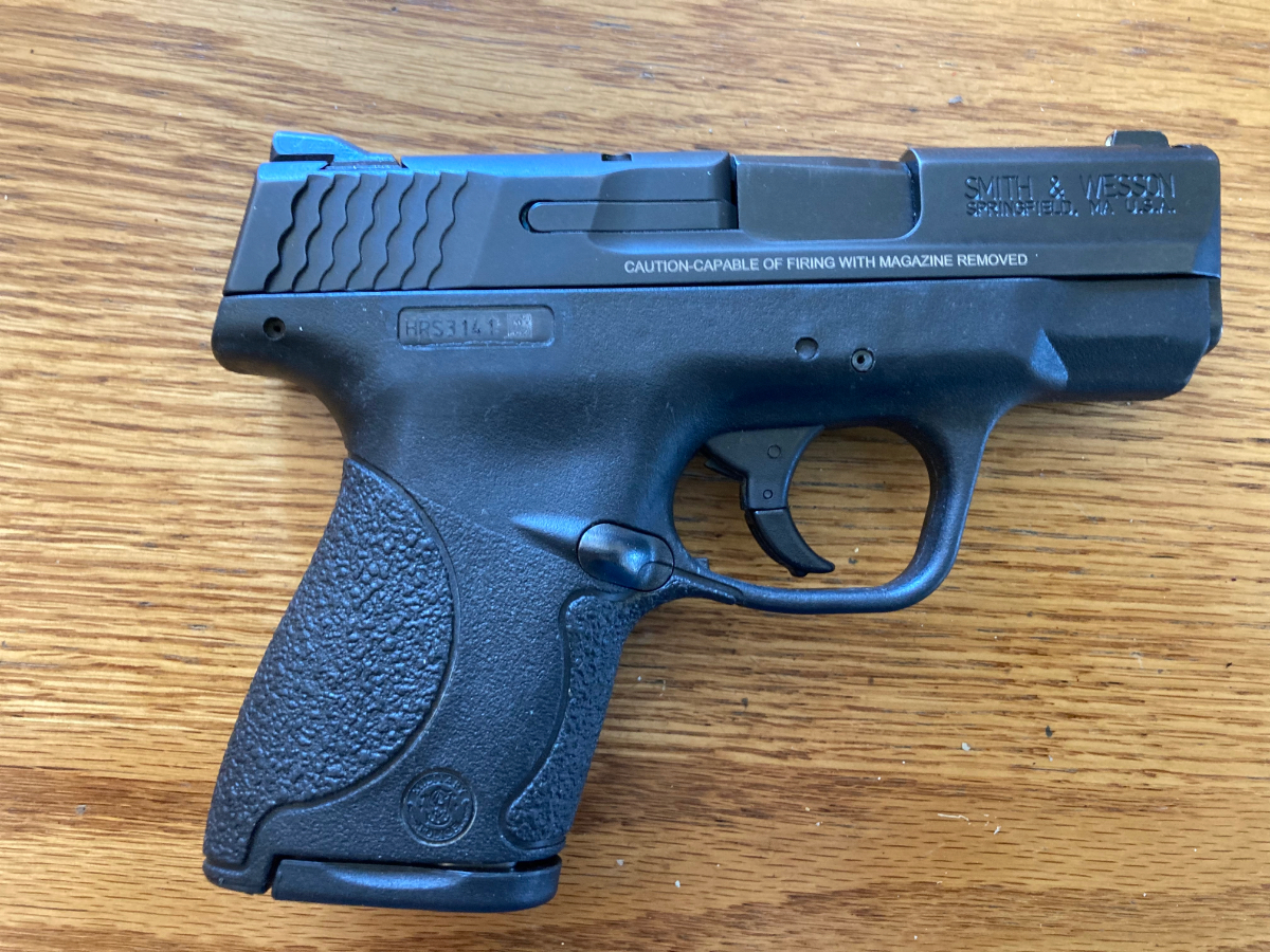 Smith & Wesson M&P SHIELD.40 Nice Carry .40 S&W 17272029 - GunAuction.com
