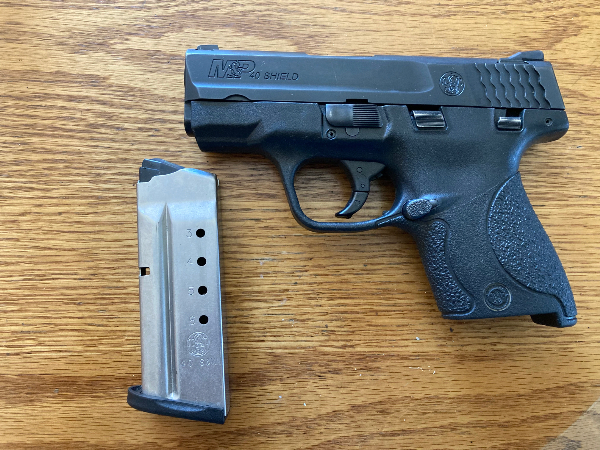 Smith & Wesson M&P SHIELD.40 Nice Carry .40 S&W 17272029 - GunAuction.com