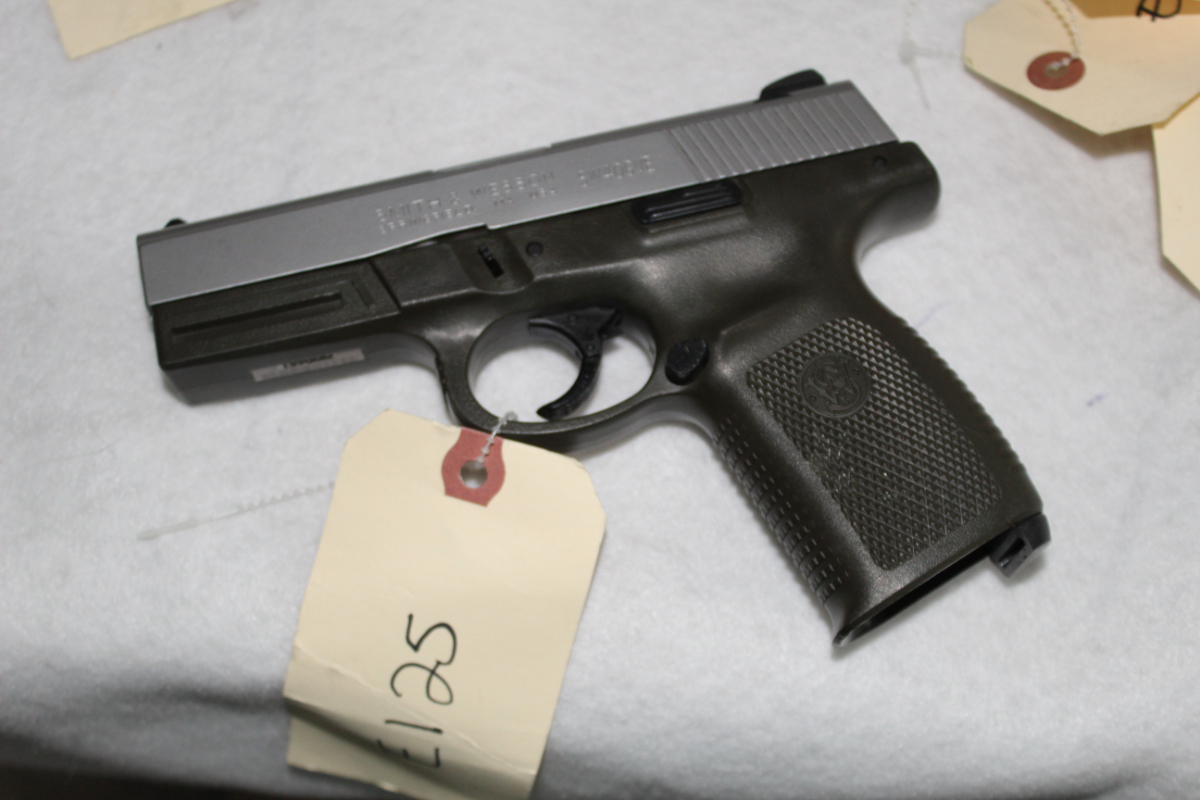 Smith & Wesson SMITH WESSON SW40GVE WITH NO CLIP AND NO RESERVE .40 S&W ...