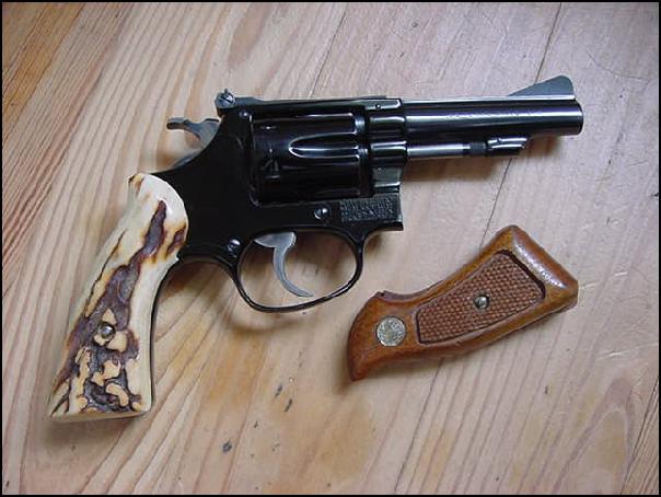 Smith & Wesson Model 43 .22/32 Kit Gun Airweight W/Box & Stag Grips For ...