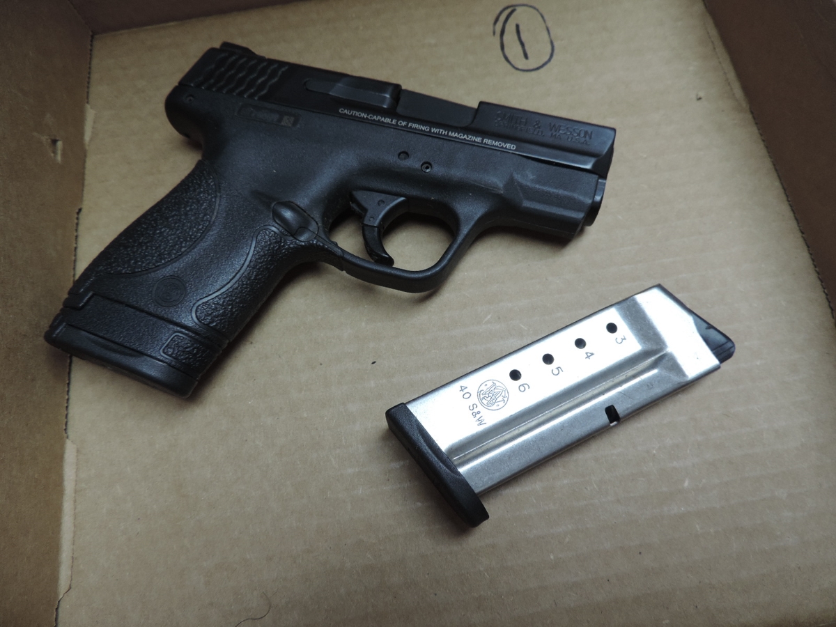 Smith Wesson Shield 40 Caliber Wityh 2 Mags .40 S&W For Sale at ...