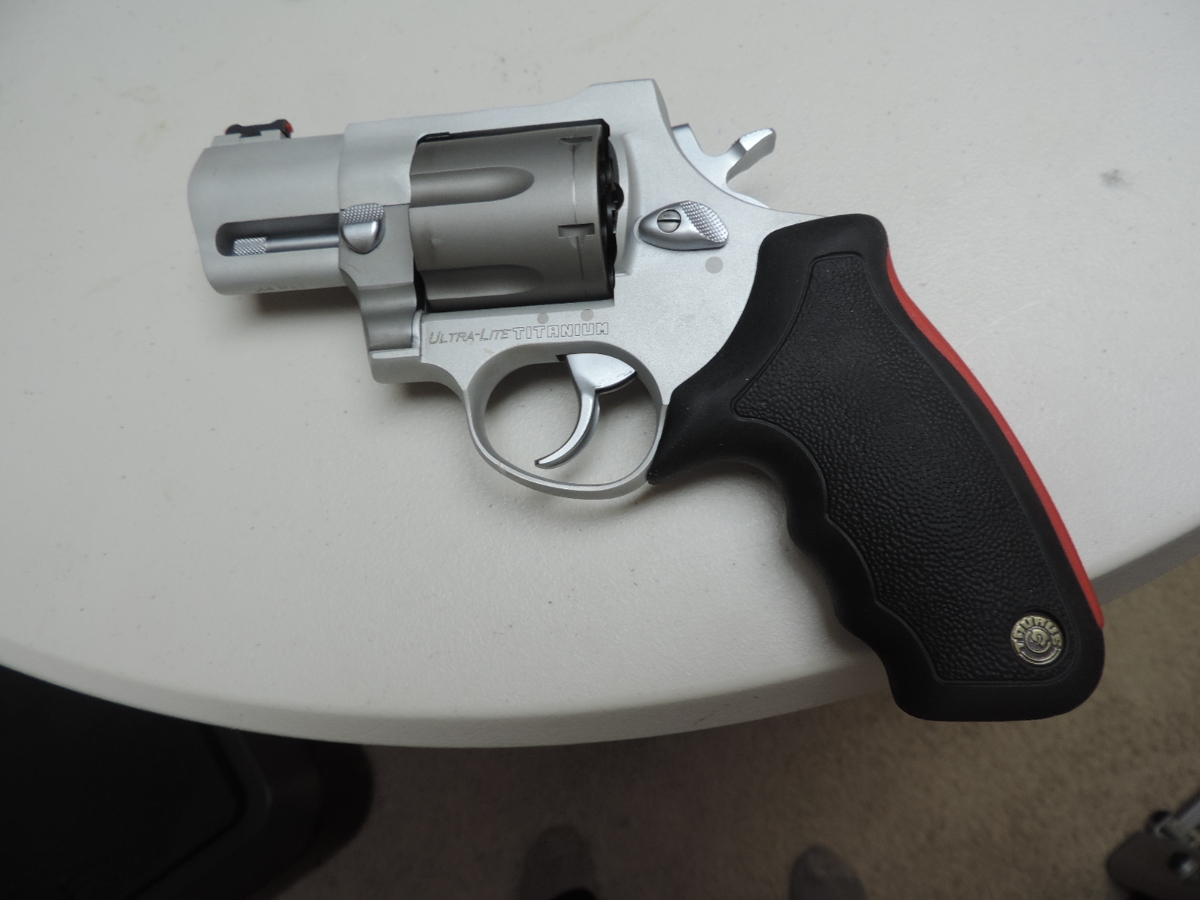 TAURUS MODEL 444 IN 44 MAG ULTRA LITE WEIGHT TITHNIUM SNUBBY PISTOL NO ...