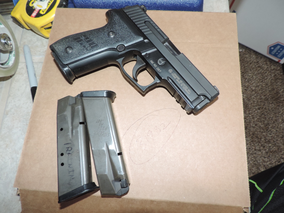 Sig 229 Compact 40 With Rail And 3 Mags Nightsights And No Reserve sig-229-compact-40-with-rail-and-3-mags-nightsights-and-no-reserve