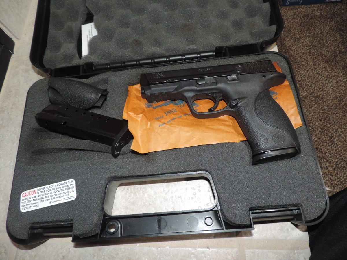 Smith Wesson M&P 40 Black Stainless With 2 15- Round Mags No Reserve ...