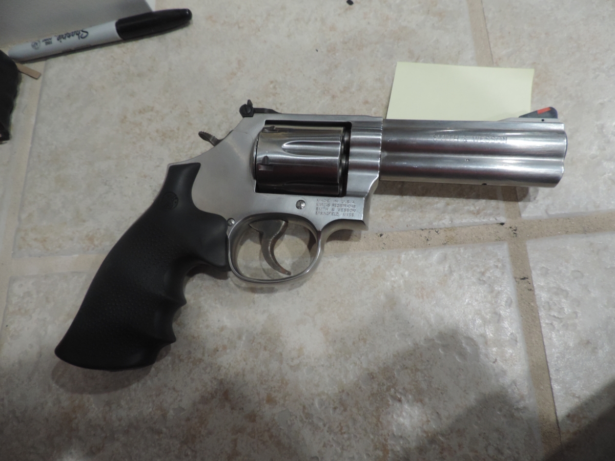 SMITH WESSON 686 WITH 4 INCH BARREL WITH NO RESERVE