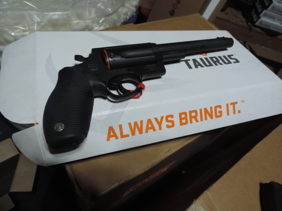TAURUS JUDGE 45/410 WITH 6 INCH BARREL NEW IN BOX 5 SHOT GUN