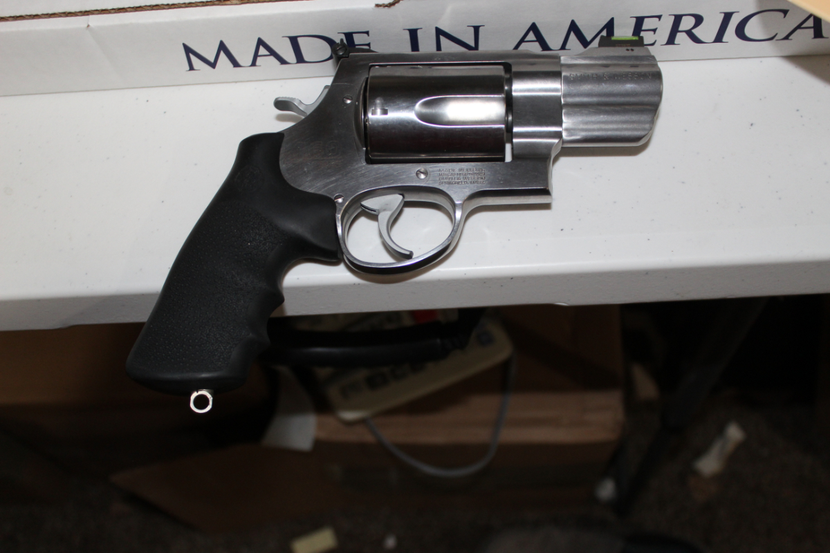 SMITH WESSON 460 ES SNUBBY PISTOL IN GREAT SHAPE WITH NO RESERVE