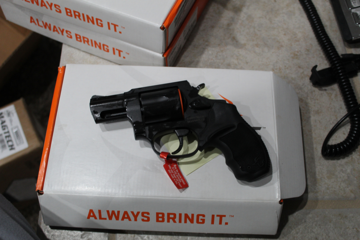 TAURUS 856 38 SPECIAL SNUBBY PISTOL NEW IN BOX NO RESERVE .38 Special ...