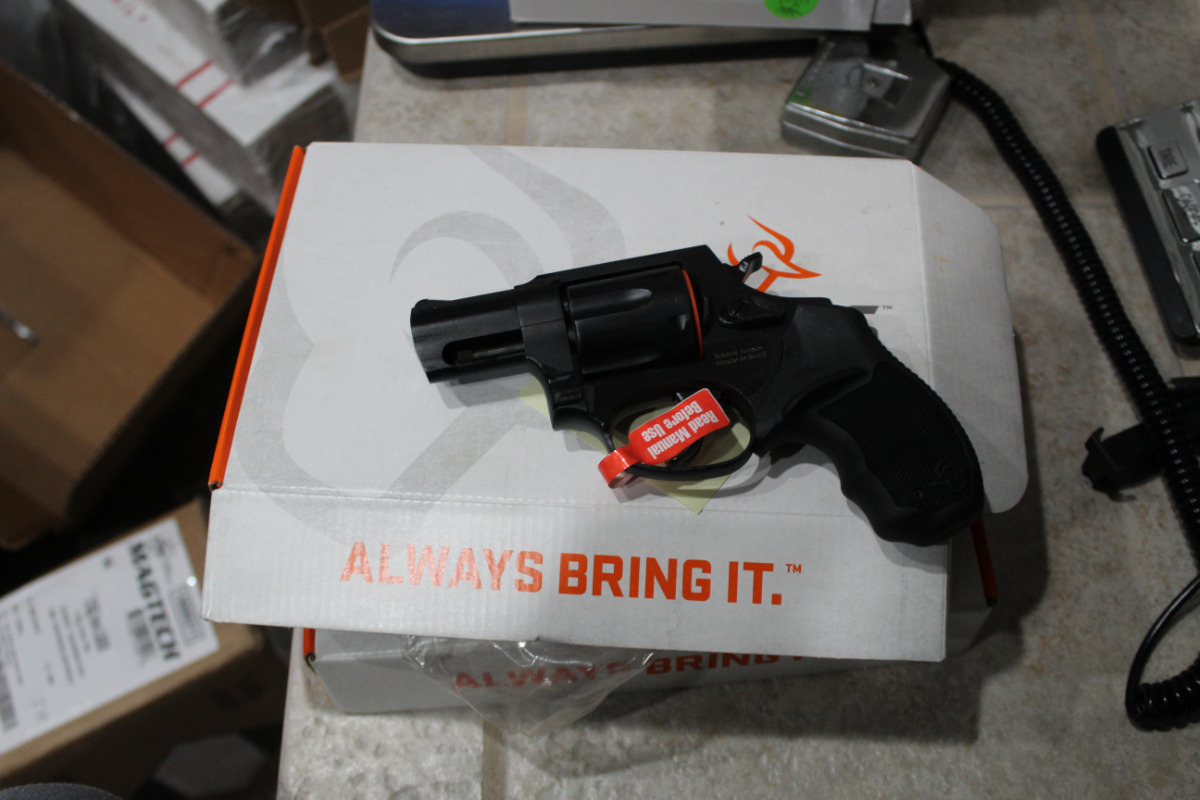 Taurus 856 38 Special Snubby Pistol New In Box No Reserve .38 Special ...