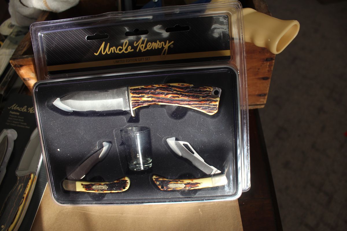 4 Sets Of Knifes With No Reserve Uncle Henry And Old Timmer No Reserve ...