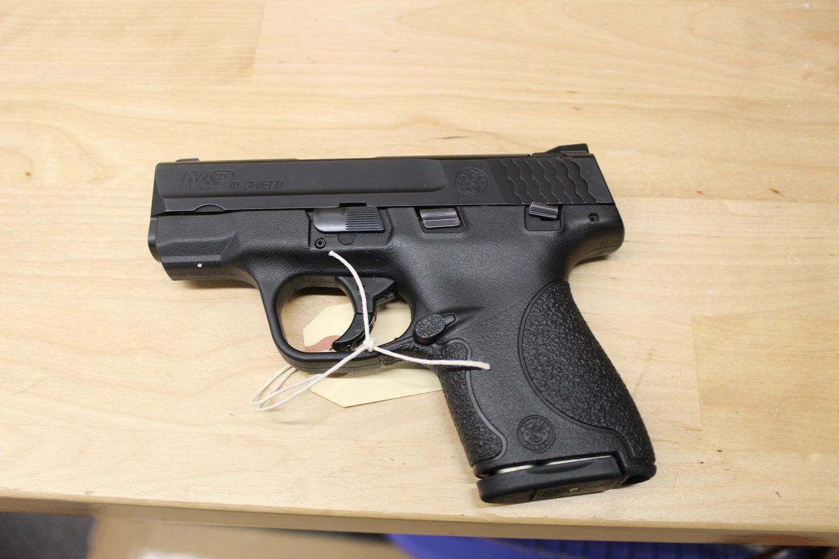 Smith Wesson Shild 40 Caliber Is Like New No Reserve .40 S&W For Sale ...