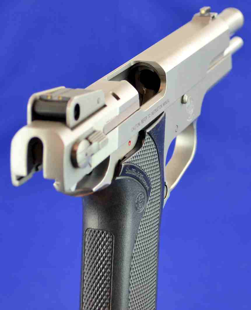 Smith & Wesson Model 1006 10mm Semi-Auto Pistol For Sale at GunAuction ...